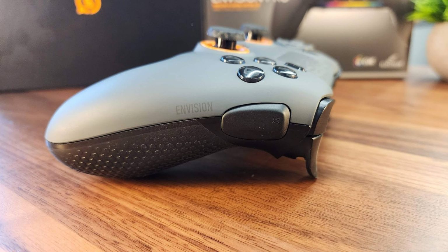 Professional Gamers Using Controllers Over The PC Keyboard – E Conex
